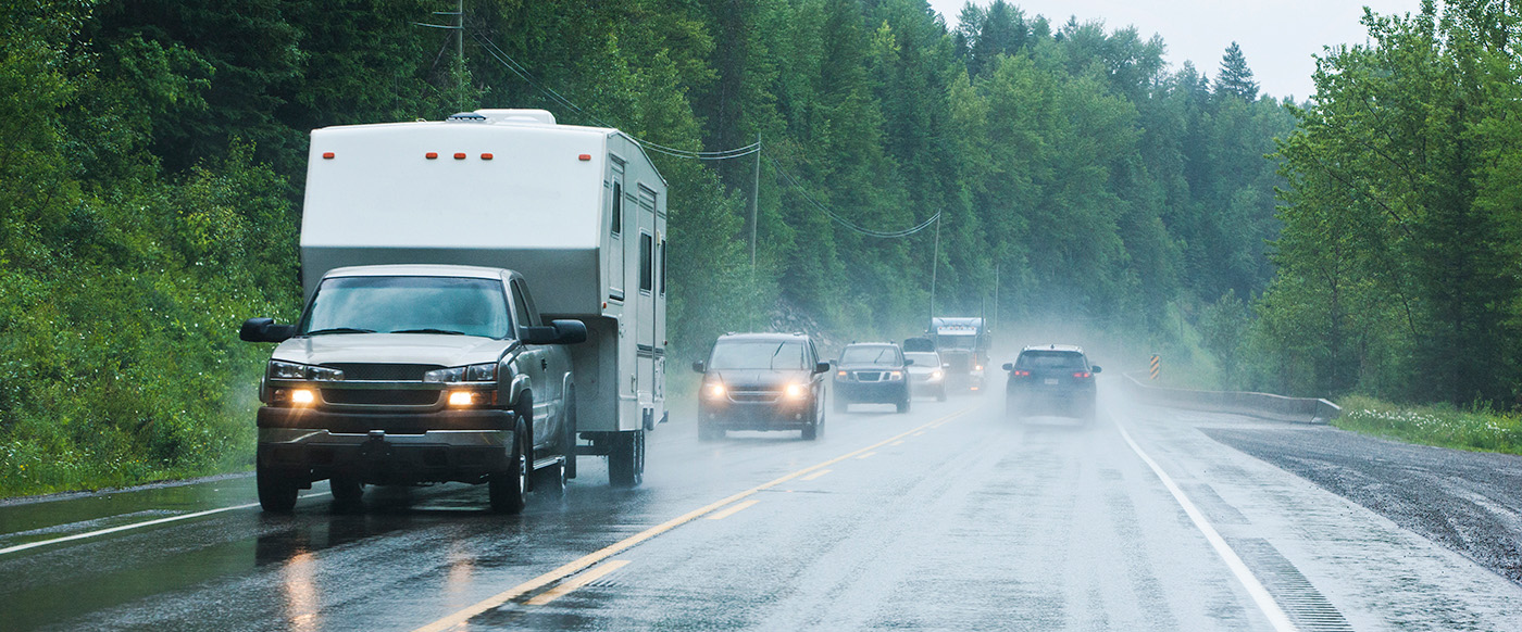 10 tips for driving safely in heavy rain | BCAA